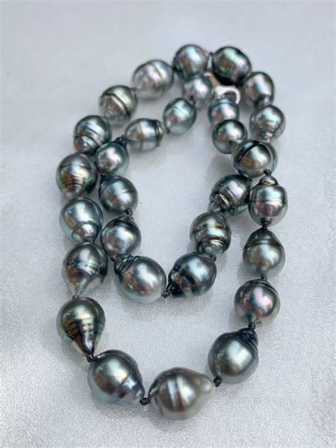 Tahitian Pearl Necklace Circled Tahitian Pearl Necklace Circlé Tahitian