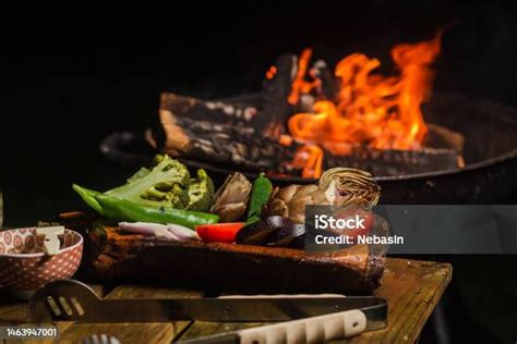 다양한 야채 아티 초크 고추 알 줄기 양배추 토마토 굽기 준비 비건 음식 건강 식품 녹색 굽기 0명에 대한 스톡 사진 및 기타 이미지 Istock