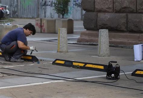 София Сменят огънатите колчета с ограничители за паркиране Dizzyriders Bg Движението е в