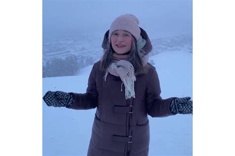 Якутянка спела в 50 градусный мороз песню из «Холодного сердца — Yakutia