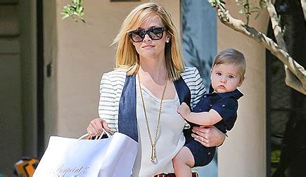 Reese Witherspoon And Baby Tennessee Out And About In Brentwood Reel Life With Jane