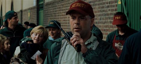 27 Little Known Facts About The Film ‘unbreakable 2000 Creepy Catalog