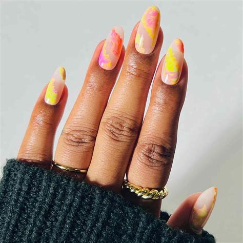 14 Strawberry Lemonade Nail Ideas For A Tart Summer Mani