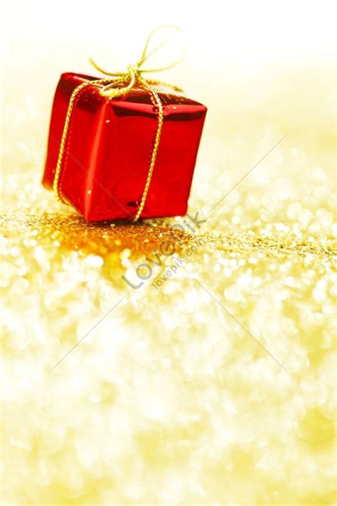 윤기 나는 빛나는 배경에 크리스마스 선물로 장식 빨간 상자 사진 무료 다운로드 Lovepik