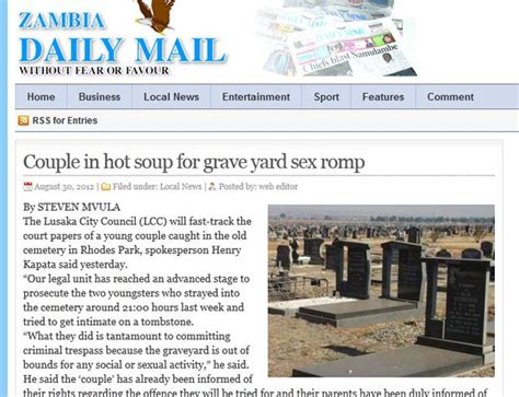 G Casal Pego Fazendo Sexo Em Cemit Rio Em Z Mbia Not Cias Em Planeta Bizarro