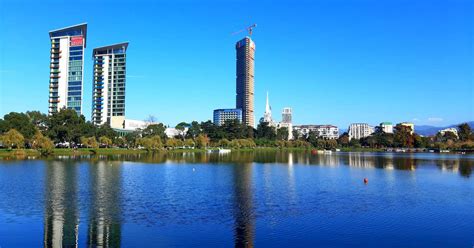 6 მაისის პარკი ბათუმში დელფინარიუმი აკვარიუმი გასართობი პარკი