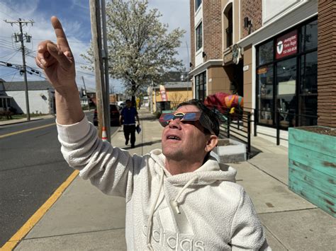 Red Bank Eclipse Turns Faces Skyward Red Bank Green