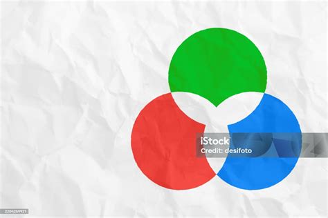 빈 빈 일반 간단한 파스텔 화이트 컬러 구겨진 분쇄 종이 가로 벡터 배경 주름과 주름 온통 및 3 개의 빨강 청록색 파란색과 녹색 색상 겹침 교차하는 단단한 곡선 원 모양