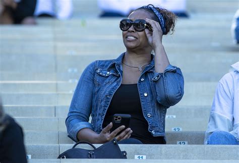 Once Homeless Uclas Zaylon Thomas Makes His Mark On The Track Los