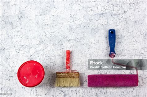 나무 배경에 설정 장식 및 건물 리노베이션을 위한 전문 수리 구현 미장 도구 평면도 텍스트의 공간을 복사 합니다 0명에 대한 스톡 사진 및 기타 이미지 Istock