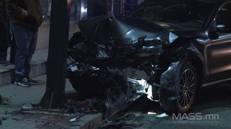 Приус маркийн автомашин үргэлжилсэн цагаан шугам давж эргэснээс үүдэн осол гарчээ