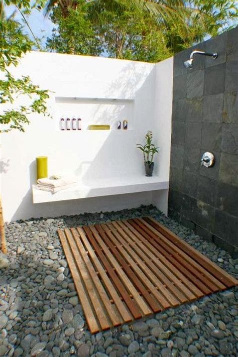 CASA TRÈS CHIC CHUVEIROS E PIAS AO AR LIVRE