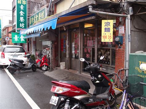 【宜蘭頭城必吃美食】頭城火車站附近 平價在地美食。品誼米粉羹春捲綵宸小吃麻醬麵蛤仔湯 咖啡老媽