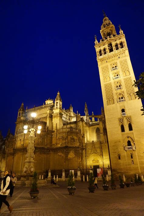 유럽기차여행 스페인 세비야의 아름다운 낮과 밤 유럽여행 스페인 세비야 야경 해가 진 후에도