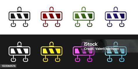 흑백 배경에 격리된 도로 장벽 아이콘을 설정합니다 건설 중인 제한된 영역의 기호입니다 수리 작업 벡터 개념에 대한 스톡 벡터 아트 및 기타 이미지 Istock