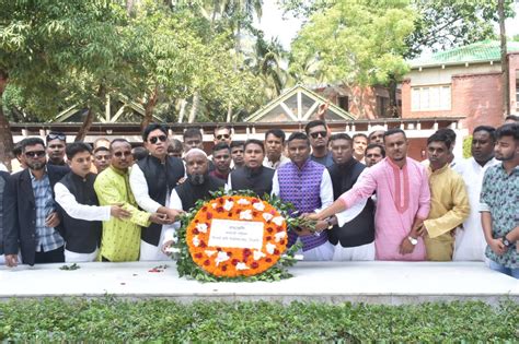 বঙ্গবন্ধুর সমাধিসৌধে সিকৃবি কর্মচারি পরিষদের শ্রদ্ধা নিবেদন জাতীয়