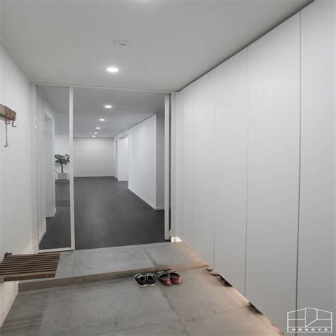 따뜻한 느낌의 모던 빈티지 인테리어 방배동 신호 나이스 44평 이사 후 홍예디자인 호미파이 And Homify