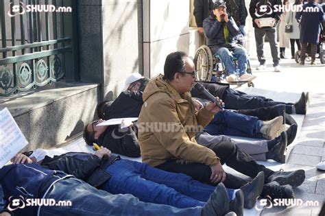 Хөгжлийн бэрхшээлтэй иргэд хэвтээ жагсаал зохион байгуулж байна