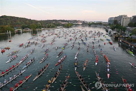 센 강 따라프랑스 파리 연례 노 젓기 행사 연합뉴스