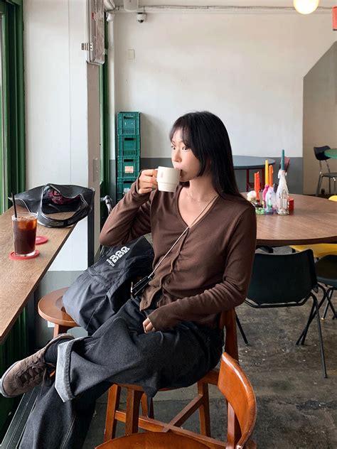 노워즈 브이 가디건 뮤트웜