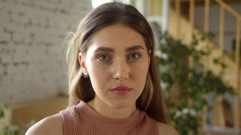 10 Signs Someone Is Avoiding All Their Problems Even If They Try To