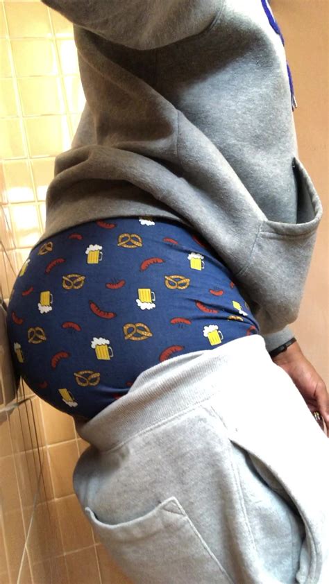 Saggin And Fartin