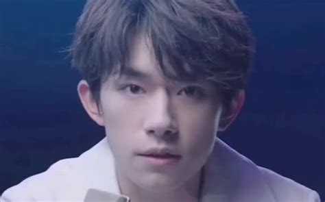 易烊千玺就是对易总执迷不悟 哔哩哔哩 bilibili