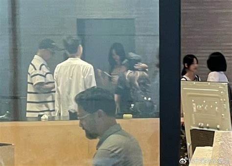 具俊晔陪小S一家游韩国被偶遇 三个女儿身材高挑 新浪图片