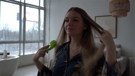 Что должно быть в косметичке каждой девушки Youtube