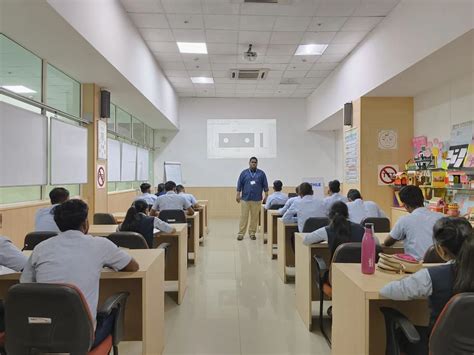 कुठ्ल्याही नवीन बिनवहिवाटीच्या रस्त्याचा प्रवास करताना जर समोर नकाशा असेल तर प्रवास सोप्पा होतो