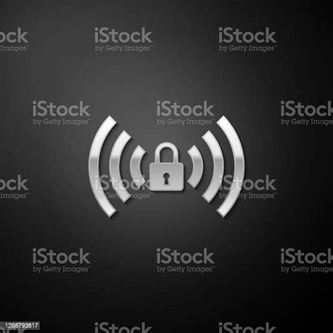 실버 와이파이 는 검은 색 배경에 고립 된 기호 아이콘을 잠갔습니다 암호 Wifi 기호입니다 무선 네트워크 아이콘입니다 와이파이 존 긴 그림자 스타일 벡터 무선 기술에 대한