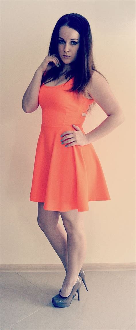 Sexy Brunette Posing In Oragne Dress Kar0
