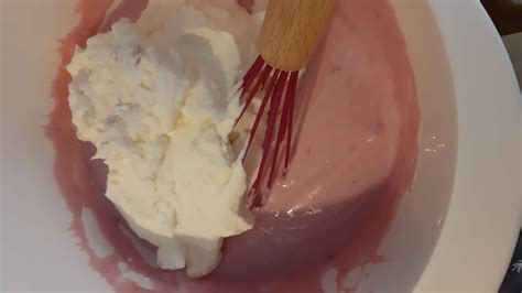 ШОКОЛАДОВА ТОРТА С МАЛИНОВ МУС И СВЕЖИ МАЛИНИ Ухае на…