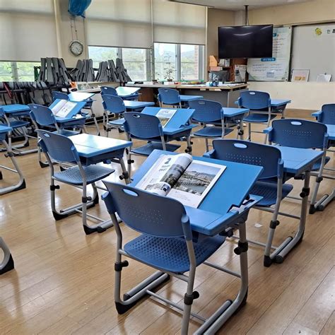 한디 김경환 초등학교 6학년 교실 각도조절 피기책상 책과 노트가 바로 서서 좋아요 필기