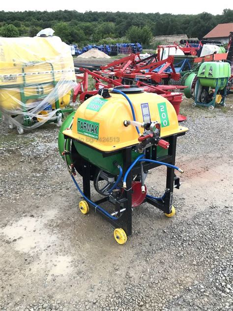 Вентилаторна пръскачка 200л Пръскачка Трактори механизация инвентар