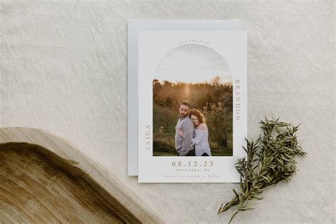 HOW TO CREATE ORGANIZE YOUR WEDDING GUEST LIST La Crosse Wedding Planning Tips