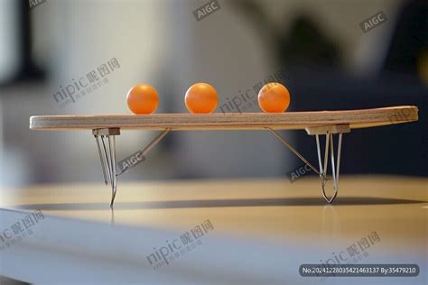 Ai创作图平衡ball 桌脚玩具 平衡游戏 木衡梁 乒乓球创意设计 餐台底座特写 台球不桌 桌上球具 新一代跷跷板 A字枰 乒乓有形 桌上足球