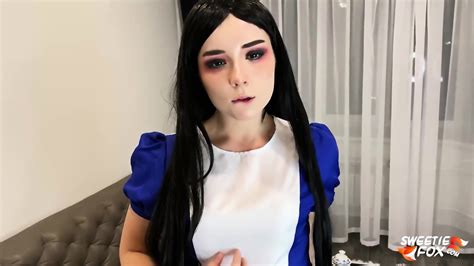 Безумная Алиса Сосет и Ебется с Шляпником до Окончания в Рот После Чаепития Eporner