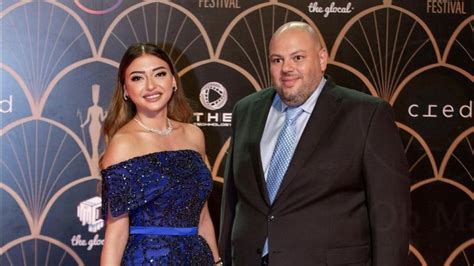 بفستان قشر سمك ميار الغيطي تثير جدلا برفقة زوجها