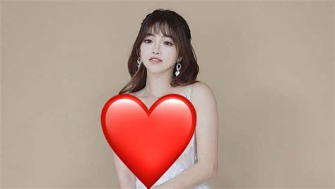 破尺度婚紗照流出！啦啦隊女神「深v到肚臍」洩大片春光 網嗨：嫁給我 娛樂星聞