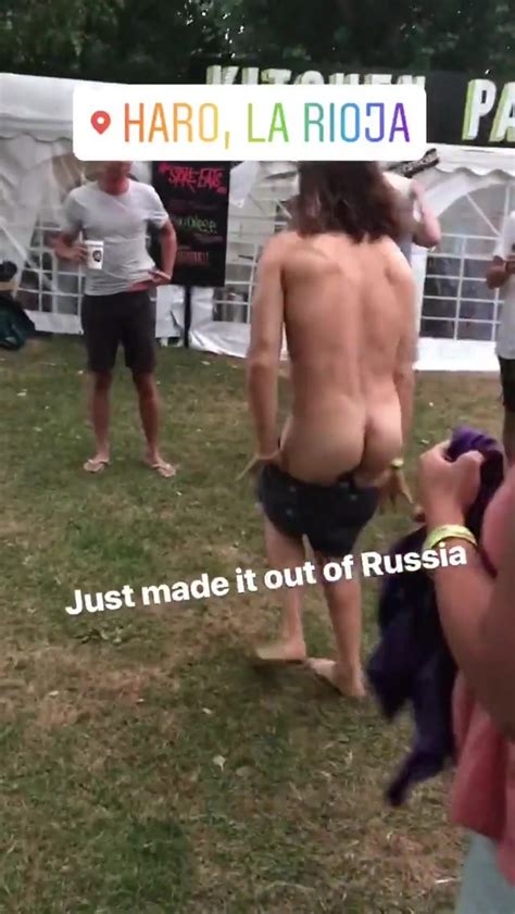 Aussie Rugger Strips For Nudie Run