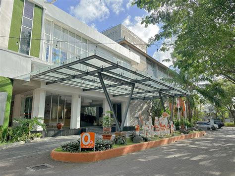 Harris Hotel And Residences Sunset Road Kuta Bali