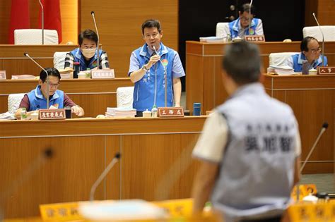 質詢聚焦天坑 吳旭智建議成立體檢委員會 林禹佑要求修自治條例嚴懲 蕃新聞