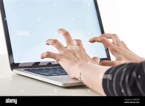 Woman Angry Computer Typing Hi Res Stock Photography And Images Alamy