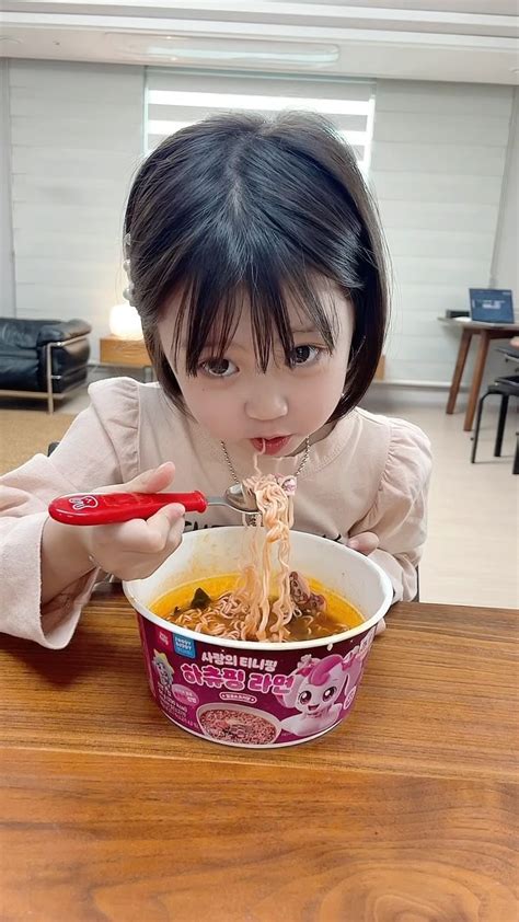 아침 등원길🌸 샤랄라 머리 휘날리며🌸💕💗🌷🎀🩷 가벼운 발걸음 포도사나 Youn Seol Facebook