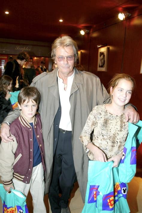 Photo Alain Delon Entouré Par Son Fils Alain Fabien Et Sa Fille Anouchka Delon Lors De La