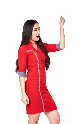 활기찬 여자 갈색 머리의 초상화 행복 흰색 배경과 주먹을 움켜 쥐다 승리 개념입니다 겨울에 대한 스톡 사진 및 기타 이미지 겨울 관광 관광객 Istock