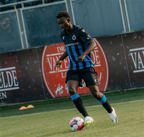 De Eerste Uit 2008 Jessi Pedro Da Silva Is Jongste Debutant In