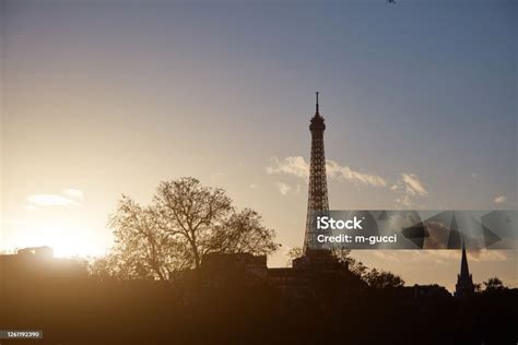 파리 프랑스 일몰 직전 실루엣의 유명한 랜드마크 에펠탑의 도시 경관 0명에 대한 스톡 사진 및 기타 이미지 0명 가을 강 Istock