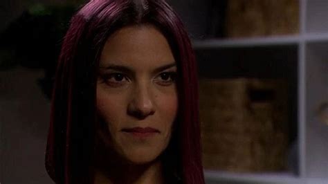 Al Fondo Hay Sitio Claudia Llanos La Mirada De Tiburón